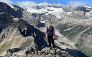 Base Layers Vs. Thermals: Differences & Which to Choose - Chasing Summits