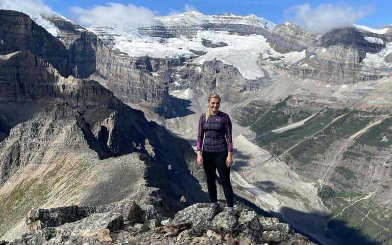 Base Layers Vs. Thermals: Differences & Which to Choose - Chasing Summits