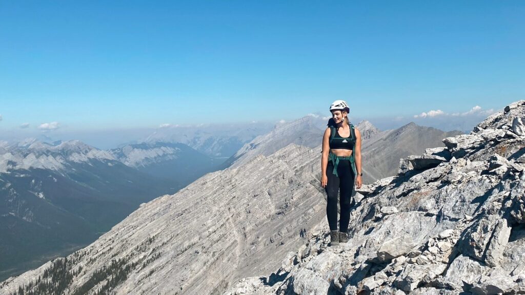 Base Layers Vs. Thermals: Differences & Which to Choose - Chasing Summits