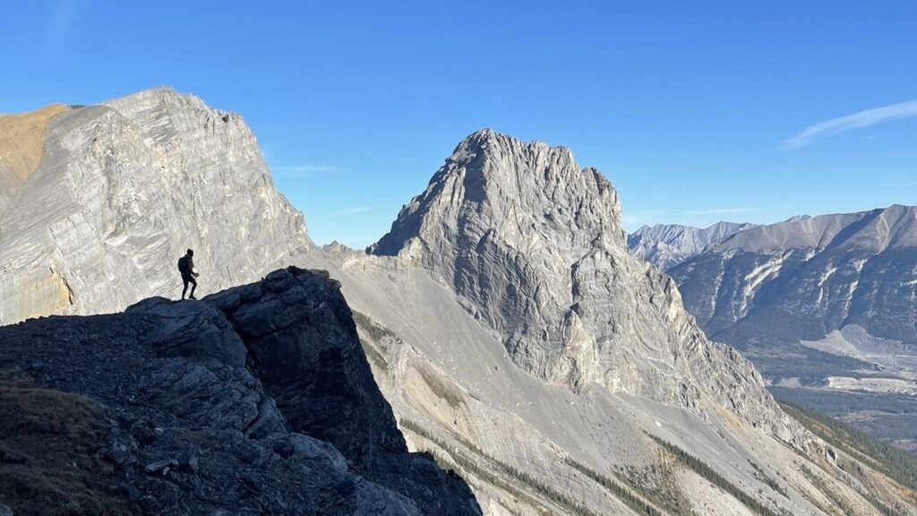 Middle Sister Hike Canmore (Complete Beginner’s Guide) - Chasing Summits